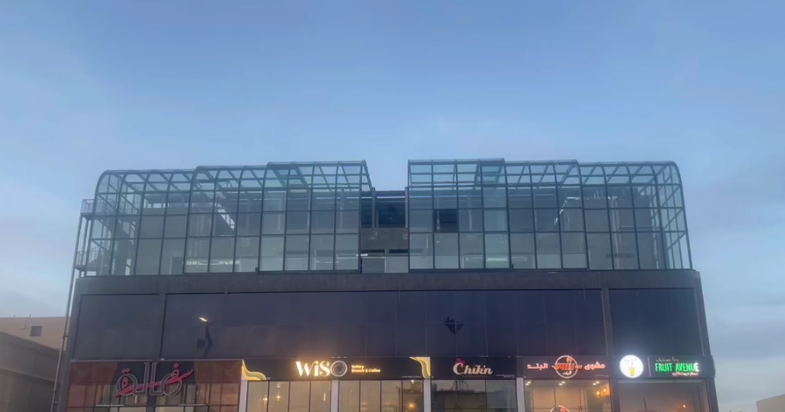 Retractable Roof with "Curved Glass " - Alucovero